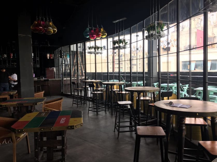 Say Whaaat? You Can Drink Beer For Just 50 Paisa At This Place! | LBB