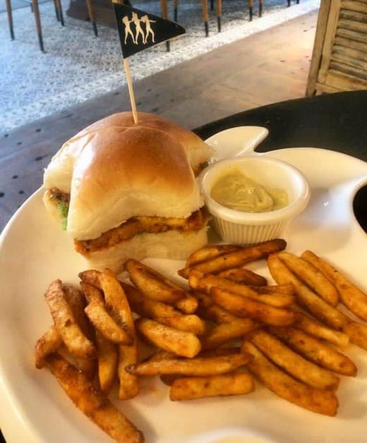 This Eatery Does Star-Shaped Burgers, Fries & More At Reasonable Prices ...