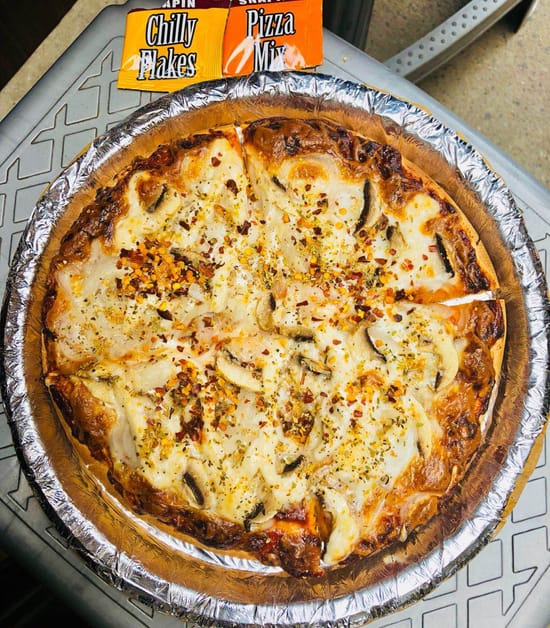 Head To Moji's Pizza For A Range Of Delectable Quick Bites | LBB