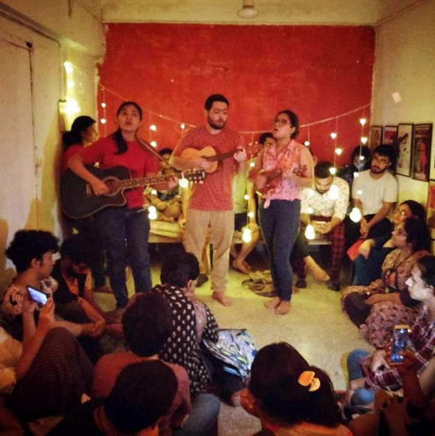 Open Mic At Amra Odbhuth Café | LBB, Kolkata