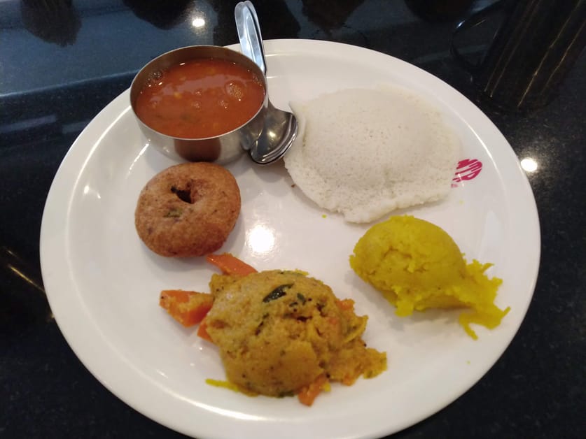 Fill Your Tummy On A Lazy Sunday With This Brekkie Combo! | LBB