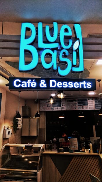 This New Pretty Cafe Is Known For Amazing Desserts & Shakes | LBB