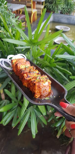 Drop By This Outlet For Their Infamous Monster Size Pizzas! | LBB