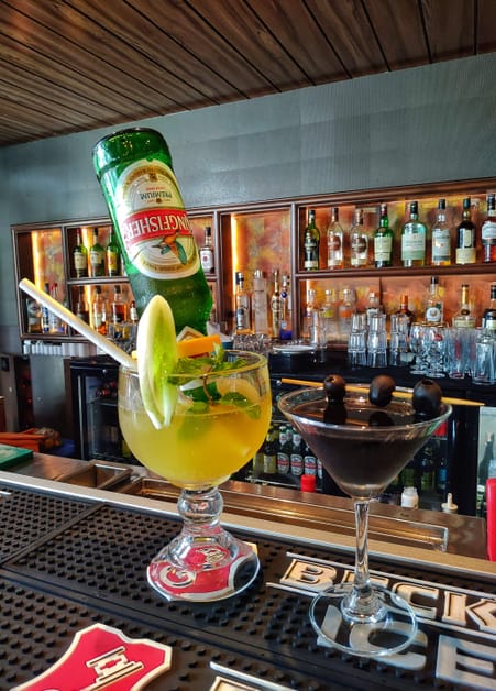 Enjoy Scrumptious Food And Amazing Vibe At This Place! | LBB