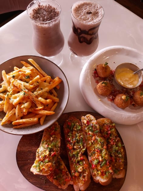 Bunta Bar Live In Janpath For Some Delectable Dishes & Pretty Ambience | LBB