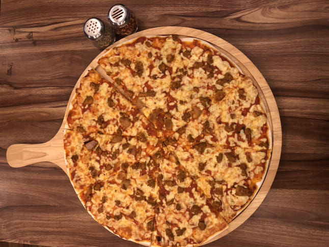 Go Grab These Massive Yummy Pizzas At This Outlet Now! | LBB