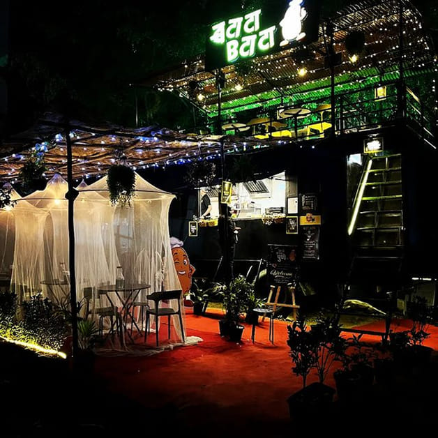 Enjoy Amazing Food At the Biggest Food Truck Batata Bitata | LBB, Pune