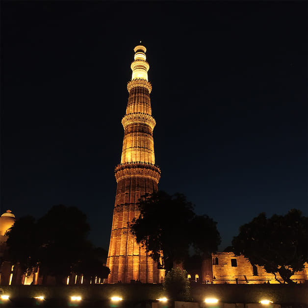 Experience The Majestic Qutub Minar At Night Dazzling With Light | LBB