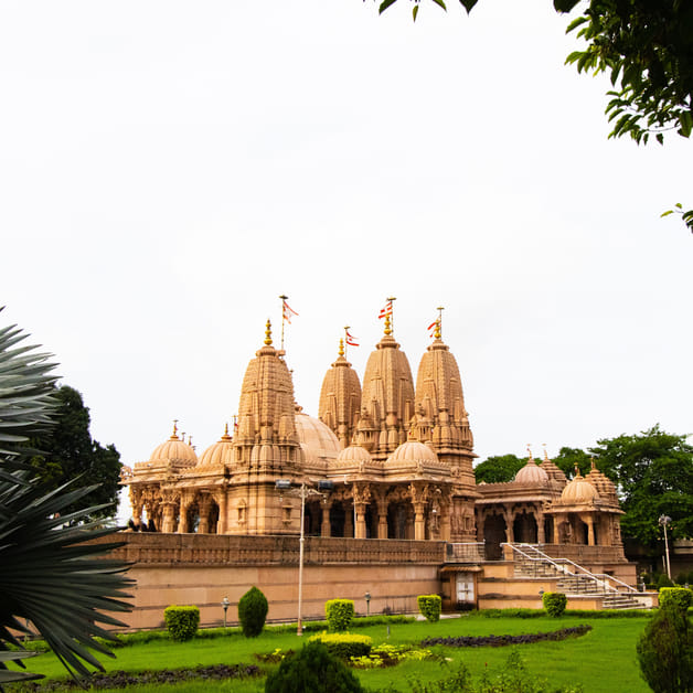 10 Must-Visit Places To See In Surat | LBB
