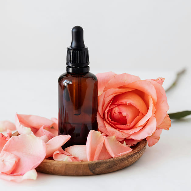 Guide To Benefits Of Rose Water On Face | LBB