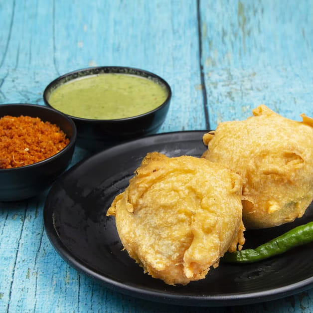 Aram Vada Pav: What You Can Eat Here | LBB, Mumbai